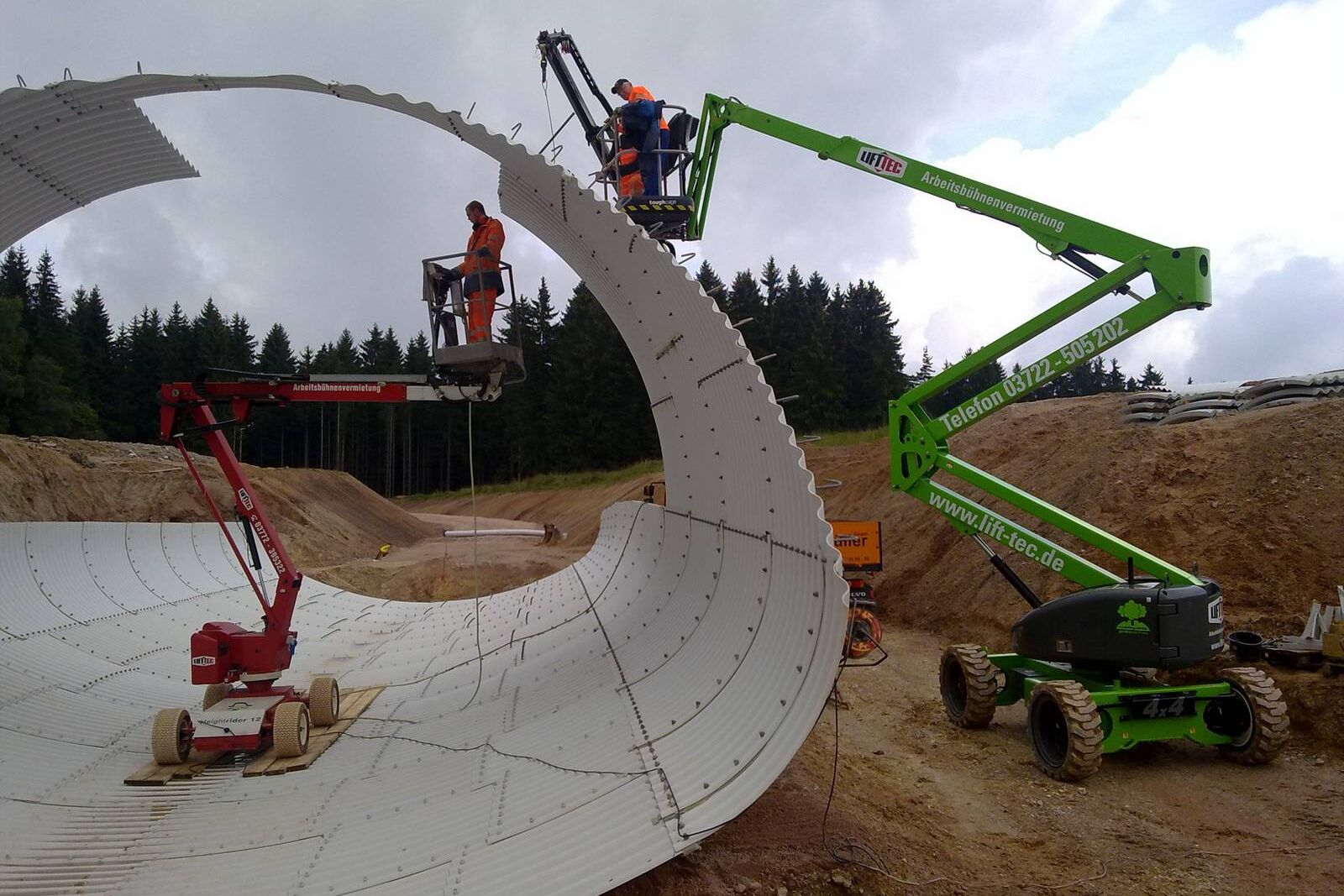 Steiger mieten » Vermietung von Hubsteigern - LIFTTEC